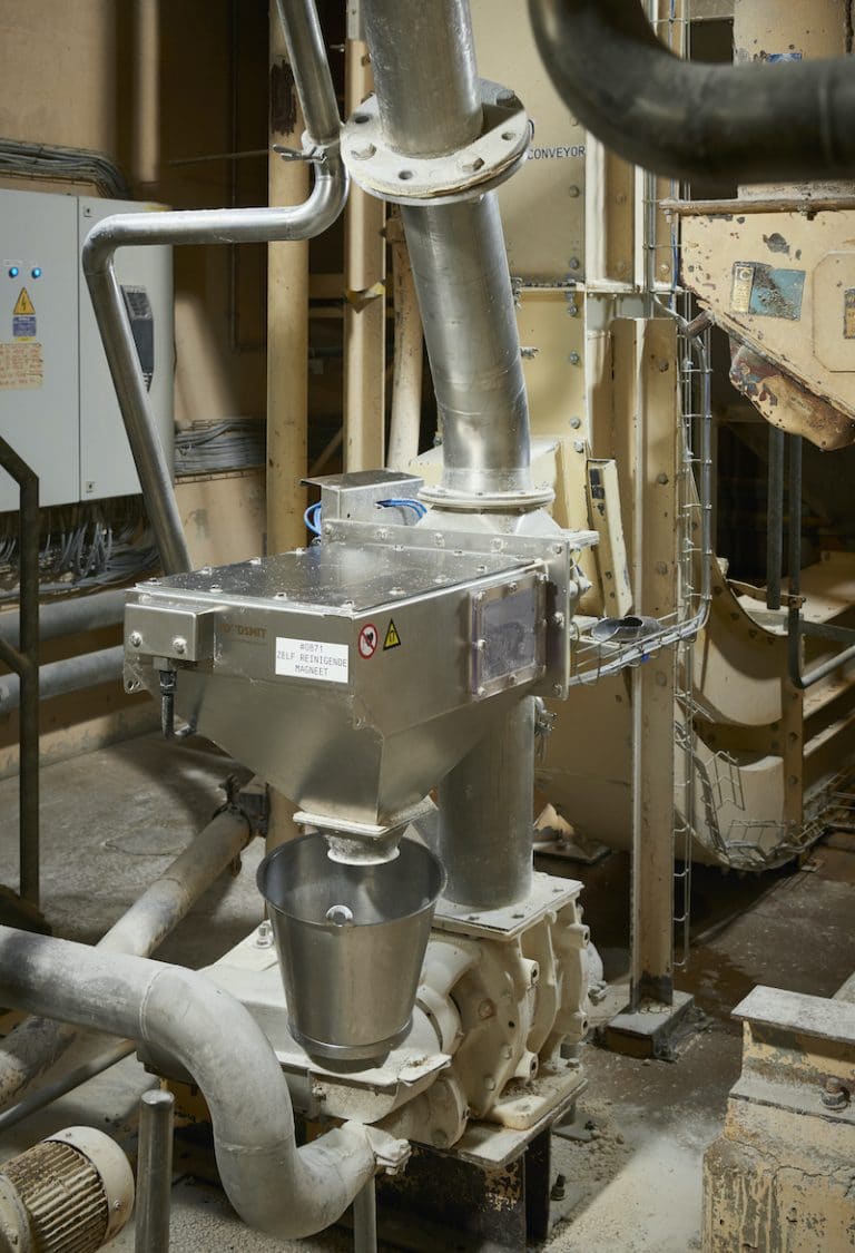 Removing Metal Contaminants from Soya Powder Residue with a Magnet