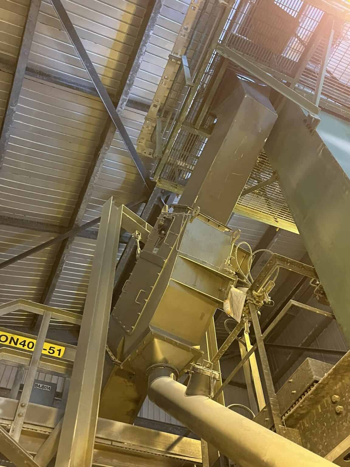 Vortex Pivoting Chute and Seal Tite Diverters Assist with Urea Prills ...