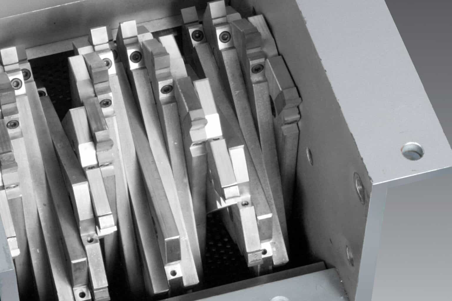 Screen Classifying Cutter With 2X Infeed Hopper • BulkInside