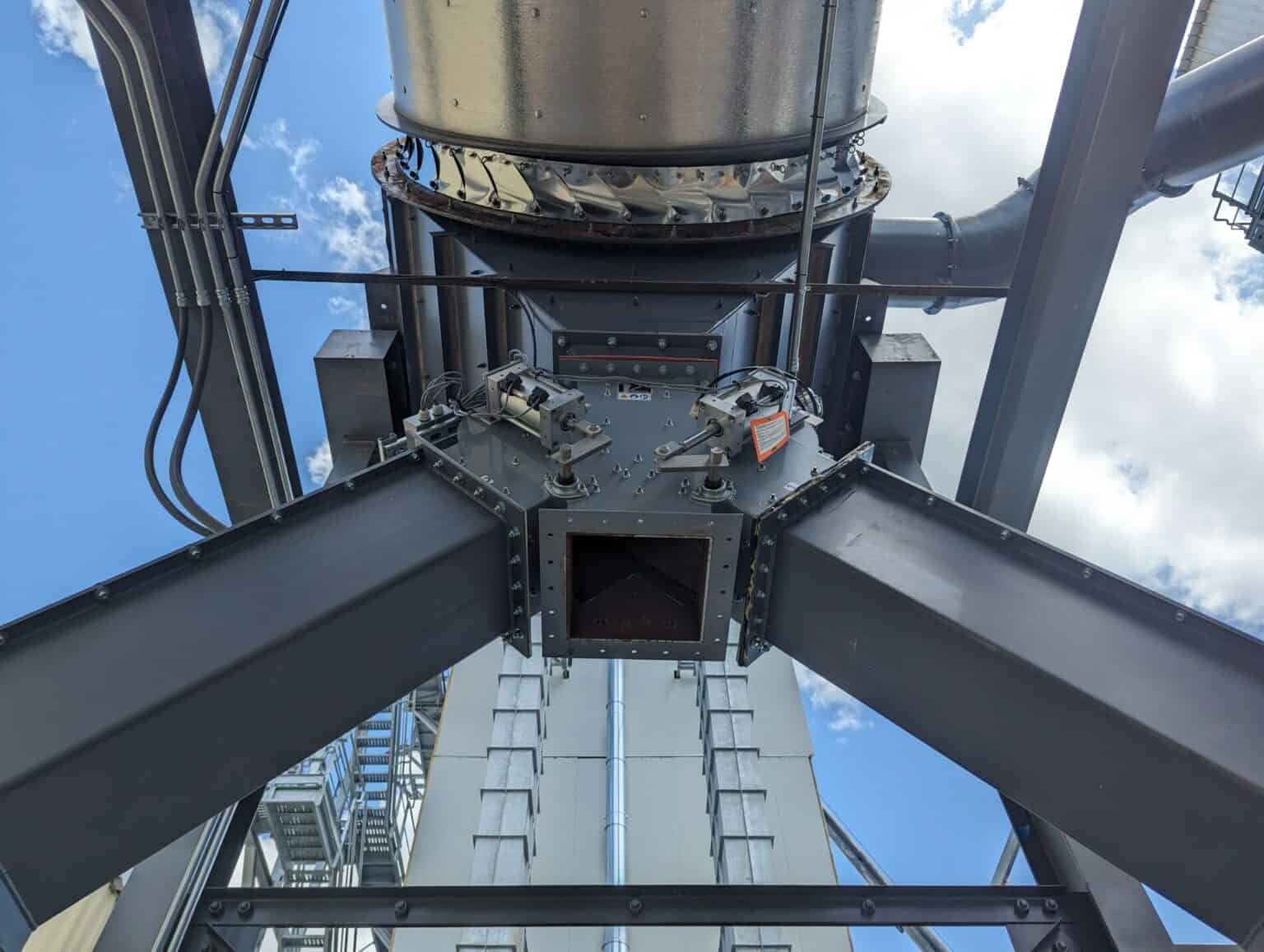 Improving Material Handling with a 3 Way Titan Lined Diverter • BulkInside