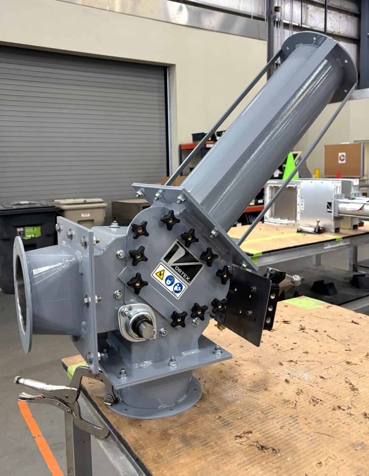 Seal Tite with Custom Inlet Handling Plastic Pellets • BulkInside