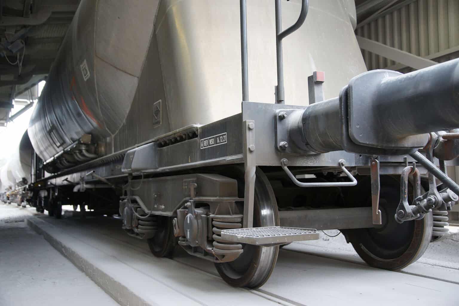 Underfloor Railway Scale With SysTec Weighing Terminal • BulkInside